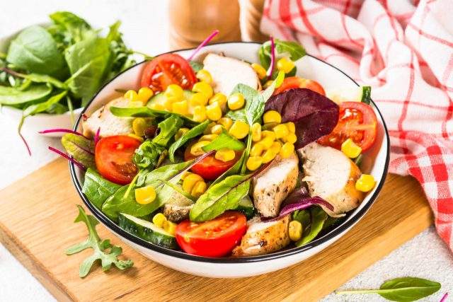 Receitas de saladas que valem por uma refeição! - Vitat