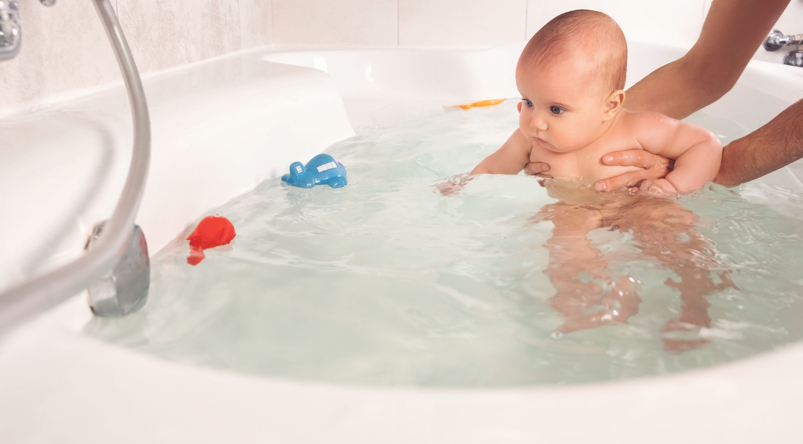 Primeiro banho do recém-nascido: Quando ele deve ocorrer? - Vitat